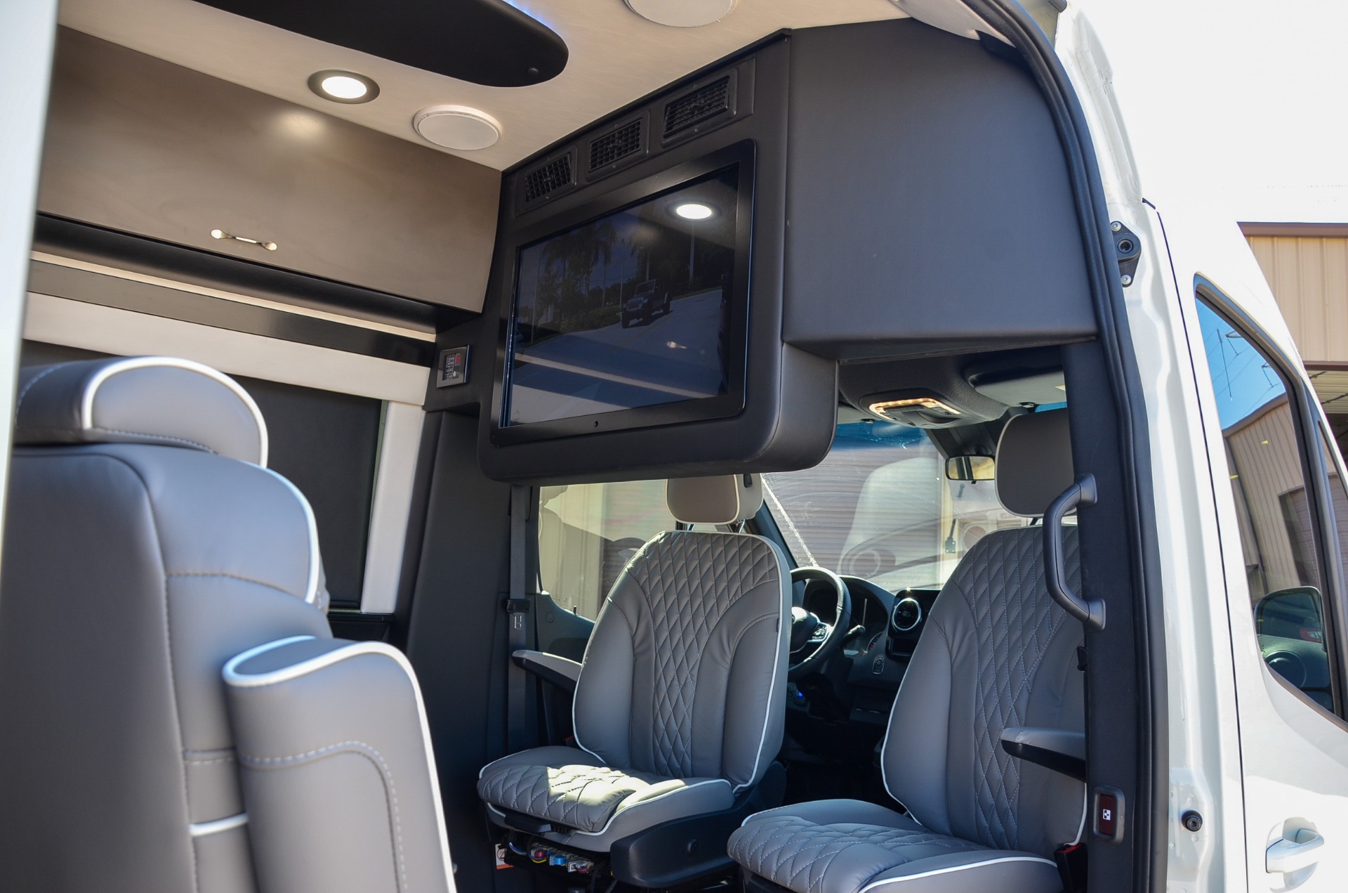 Mercedes Sprinter Interior 144