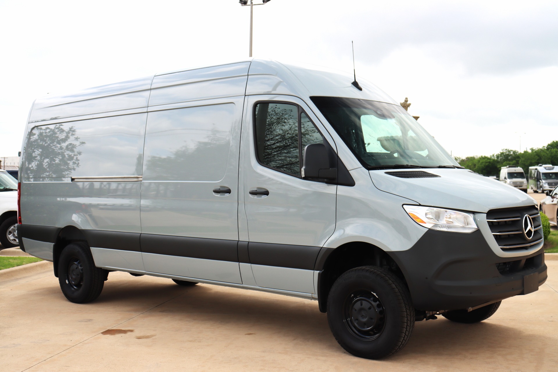 New 2022 Mercedes Benz 170 Sprinter Family Travel Lounge F9 2500 4X4 ...