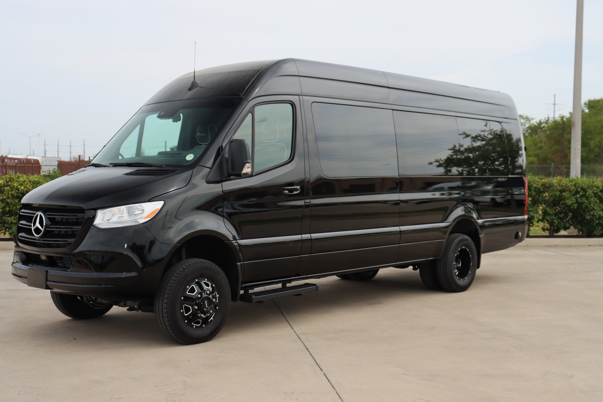 Used 2022 Mercedes-Benz Sprinter 170Ext Family Travel Lounge 4x4 3500XD ...